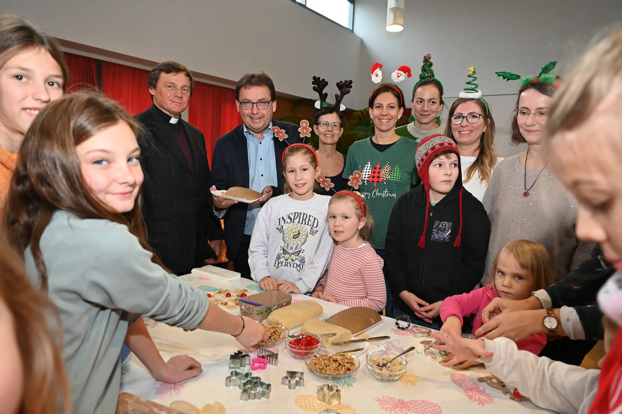 Baden: Adventmarkt verwandelte Pfarrheim in einen lebendigen Treffpunkt ...