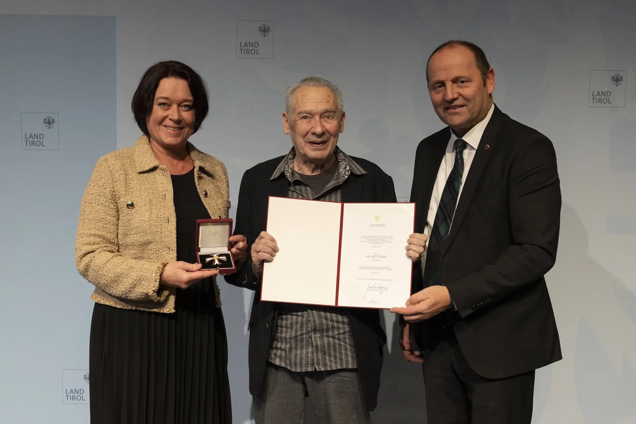 Ehrungen: Land Tirol überreicht Bundesauszeichnungen - Tirol