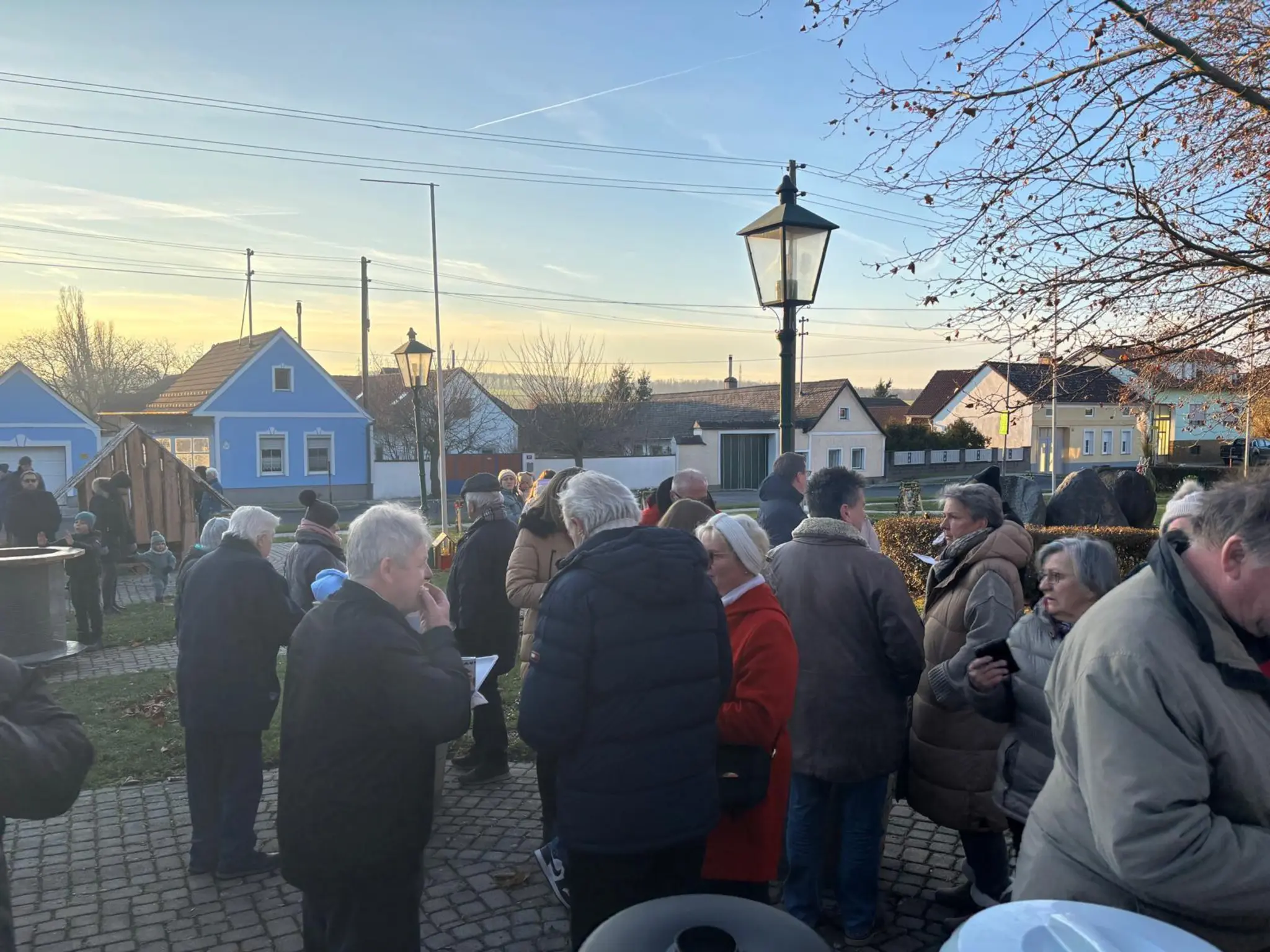 Festliche Stimmung: Nebersdorfer Adventlandschaft erstrahlt im Park ...