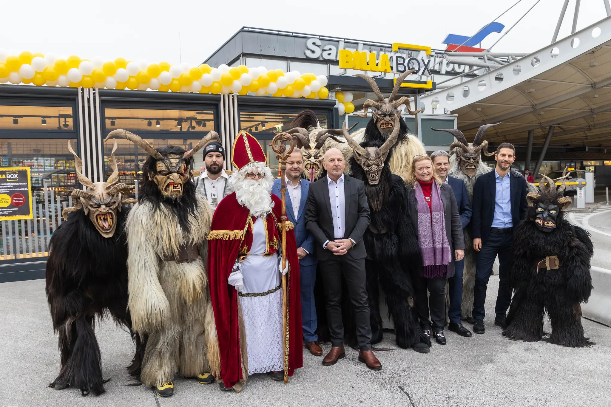 Salzburg Airport: Krampus und Nikolaus eröffnen Billa Box am Flughafen ...
