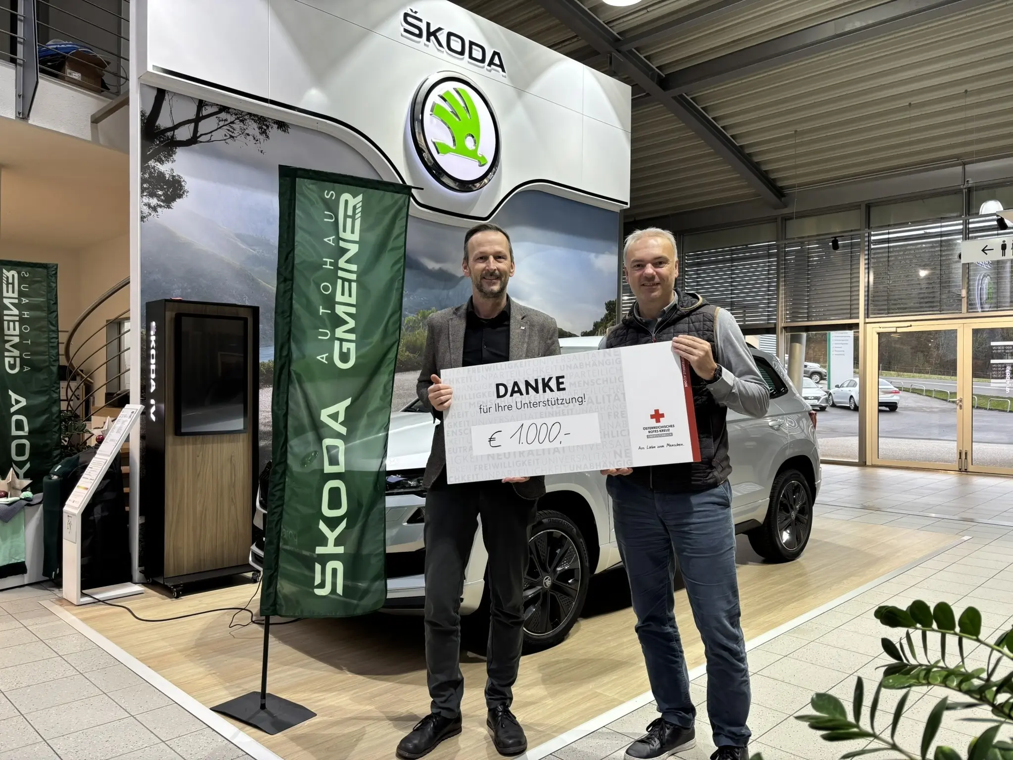 Rotes Kreuz: Freude über Weihnachtsspende von Autohaus Gmeiner - Perg