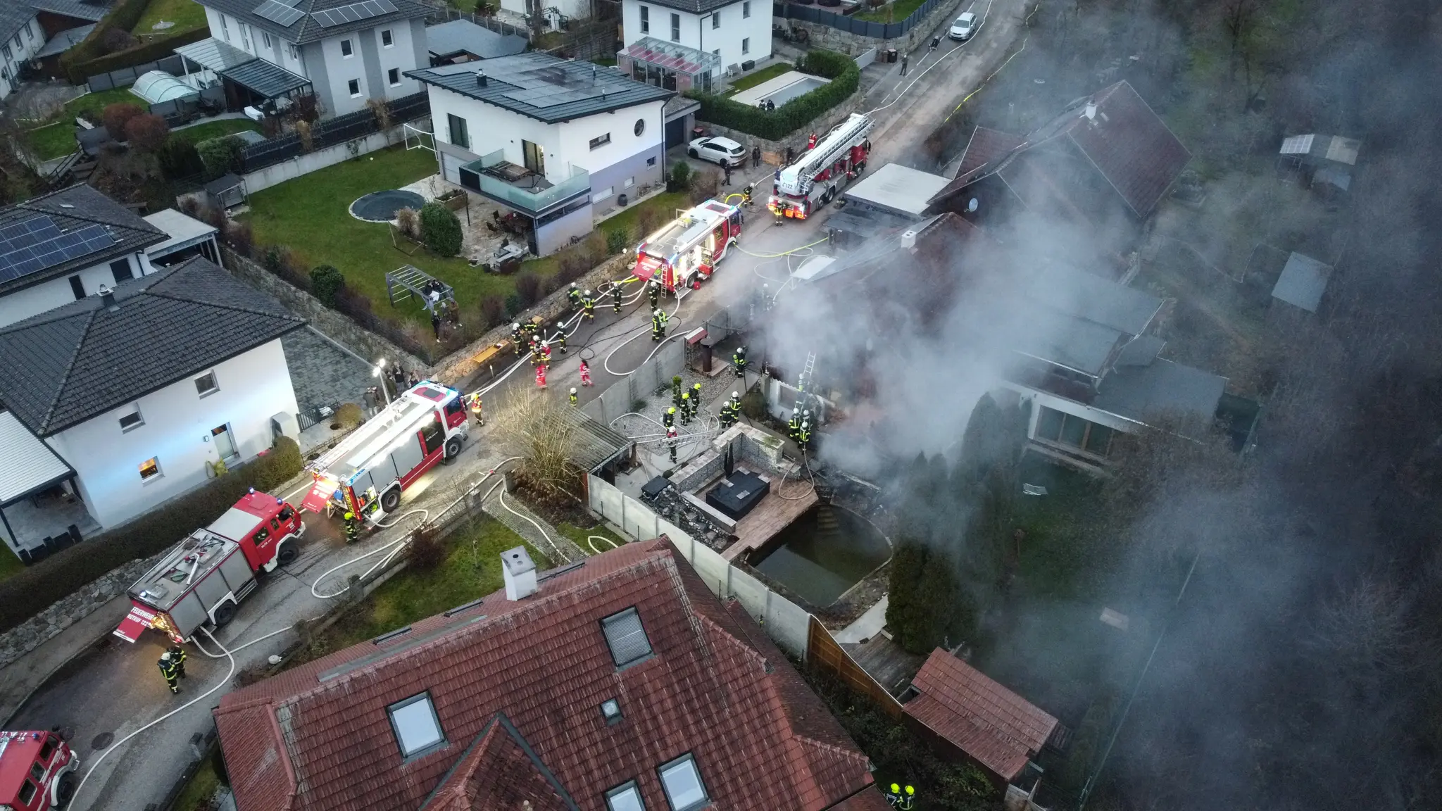 Brand in Pichl bei Wels: Wintergarten zerstört, Holzfassade schwer ...