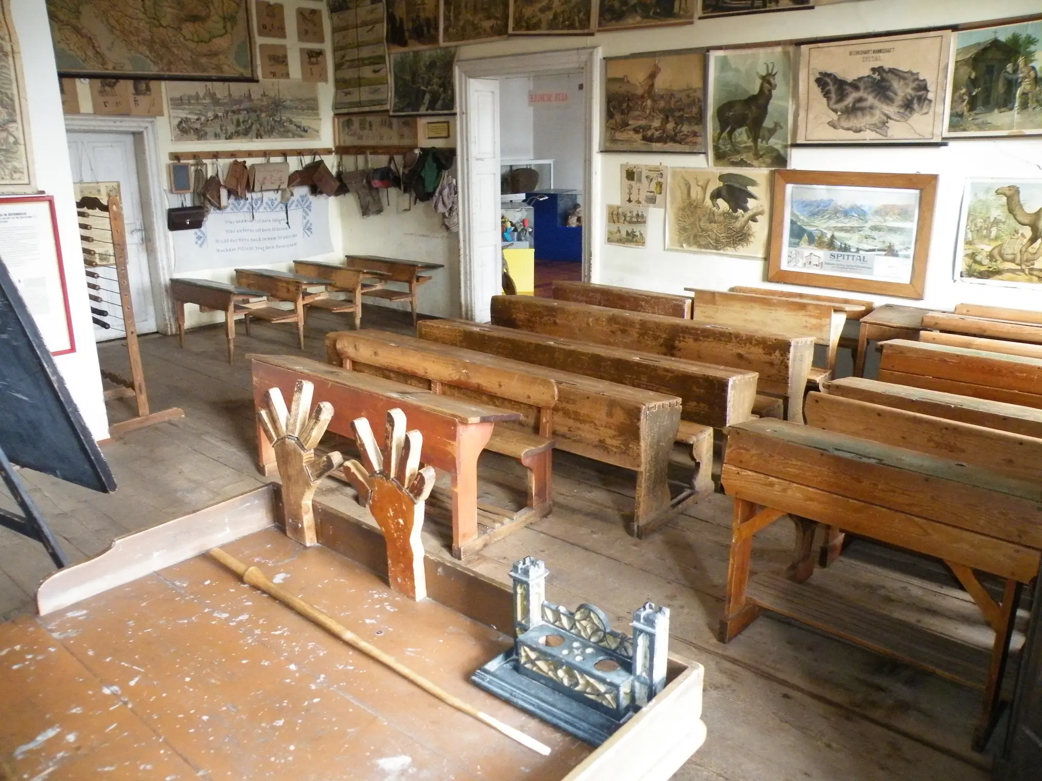 Klassenzimmer im Wandel der Zeit: Spittaler Klassenzimmer früher und ...