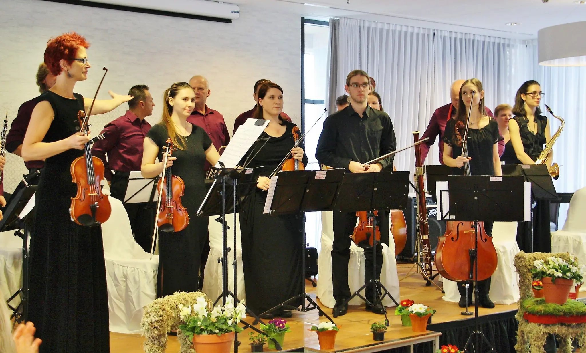 Maria Seidl und das salon.orchester.premstätten: Salonorchester geigt ...