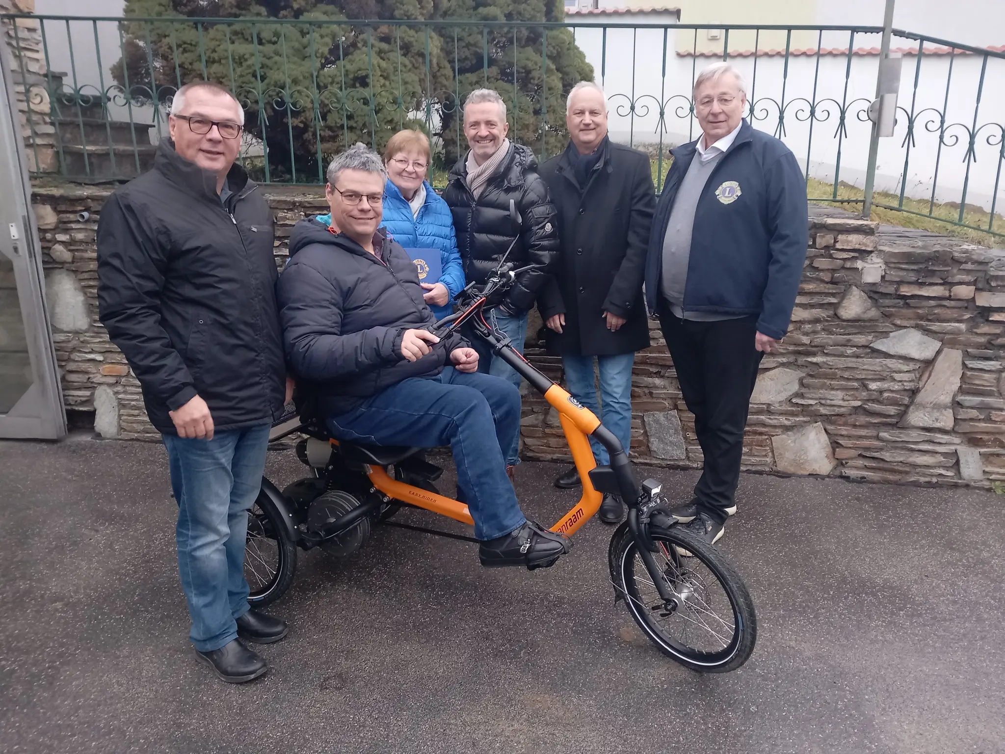 Gemeinsam geholfen: Lions und Rotary spenden Therapierad - Oberpullendorf