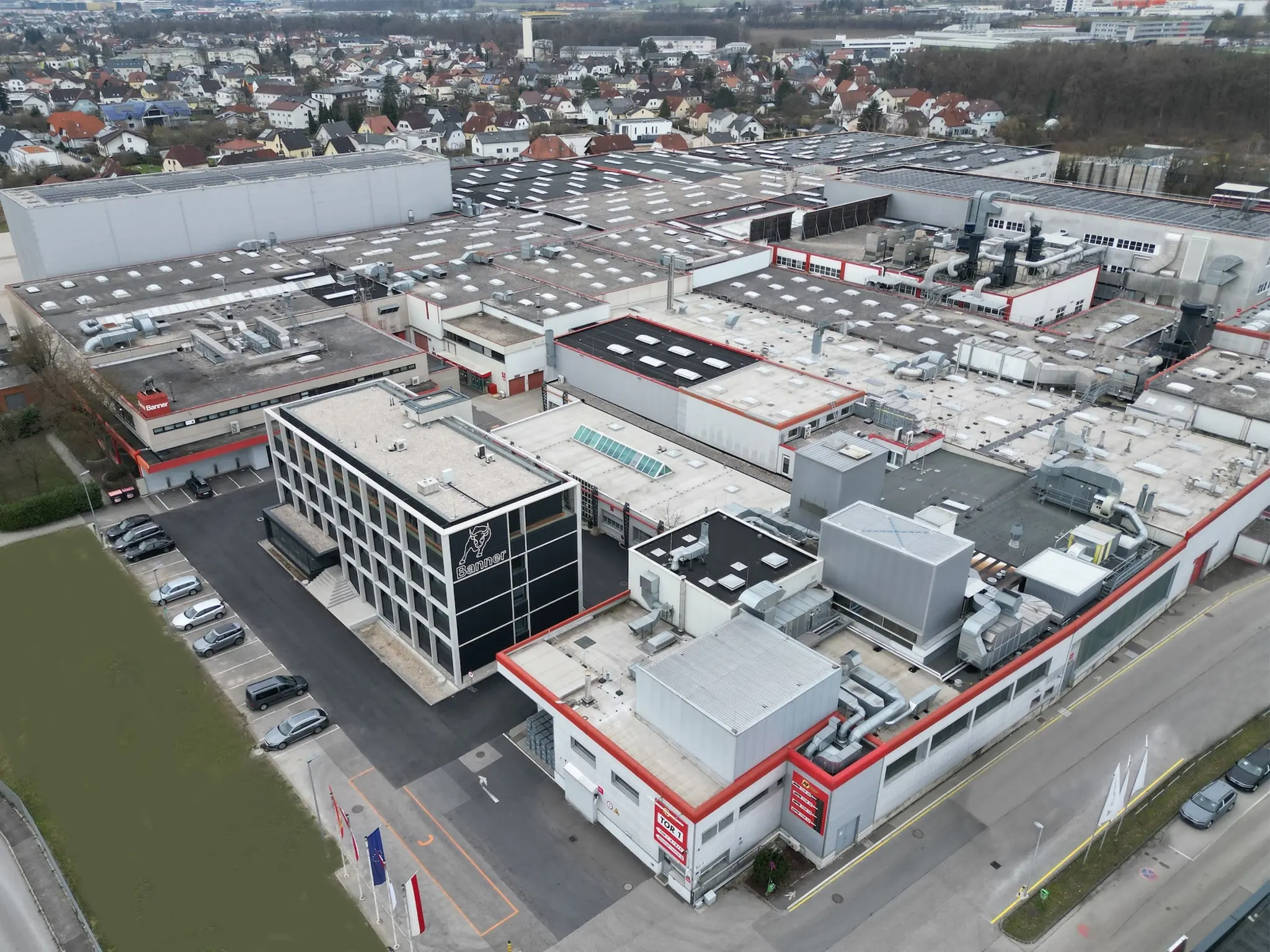 Banner Batterien: Leondinger Batterieproduzent mit starker Auftragslage ...