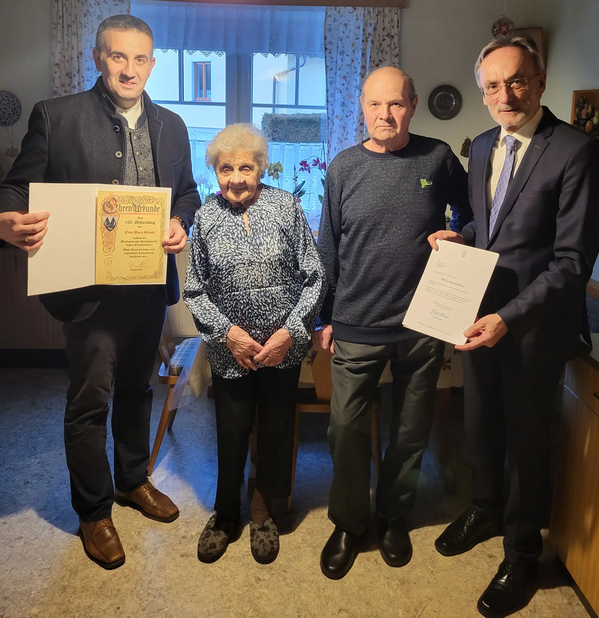 Jubiläum in Karlstetten: Bürgermeister Kraushofer gratuliert Maria ...