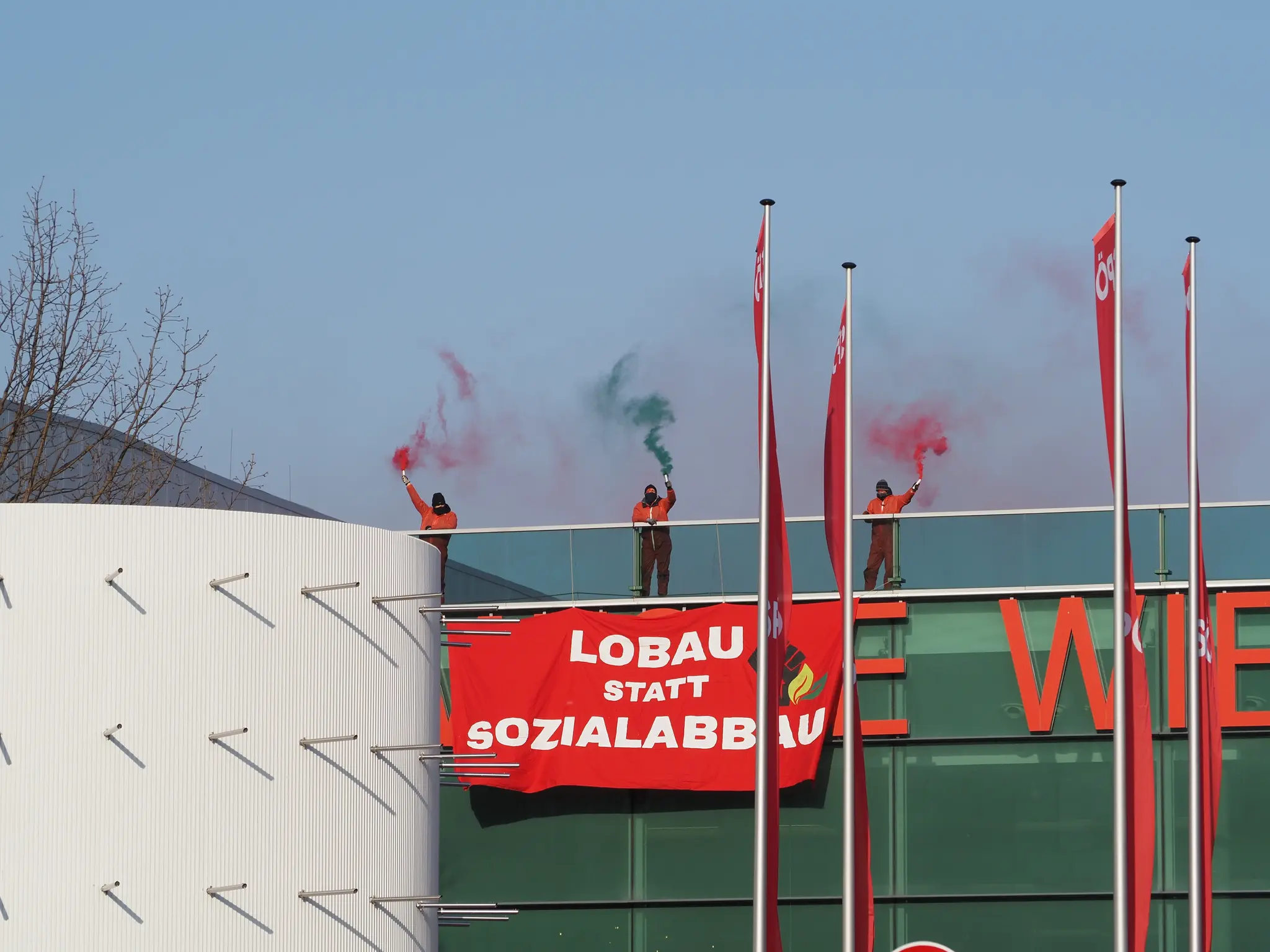 Demo bei SPÖ-Parteitag: Proteste gegen Sozialabbau und Lobau-Autobahn ...