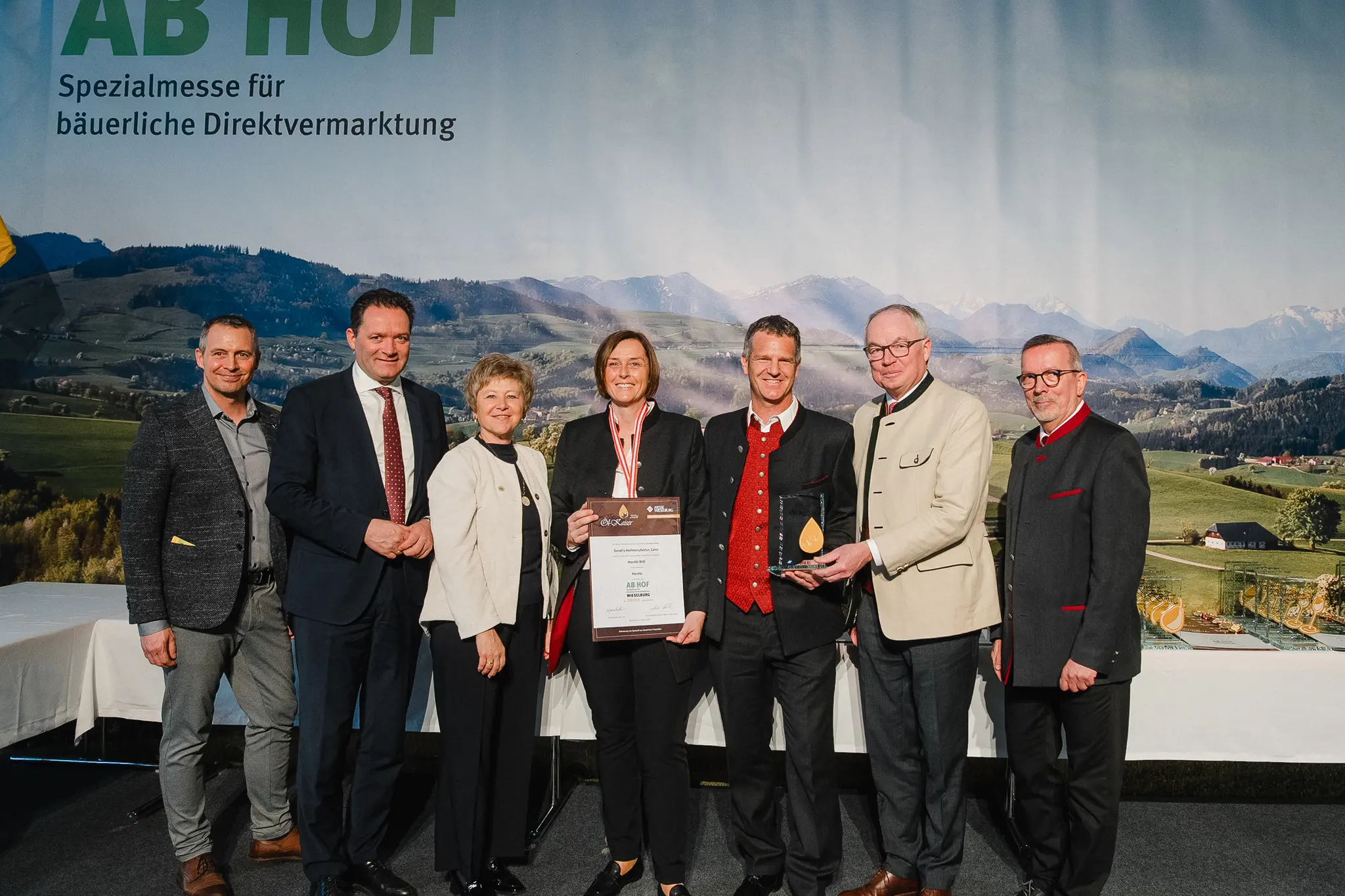 AB HOF Messe Erfolg: Bio-Hanföl aus Lans wird als Öl-Kaiser ...