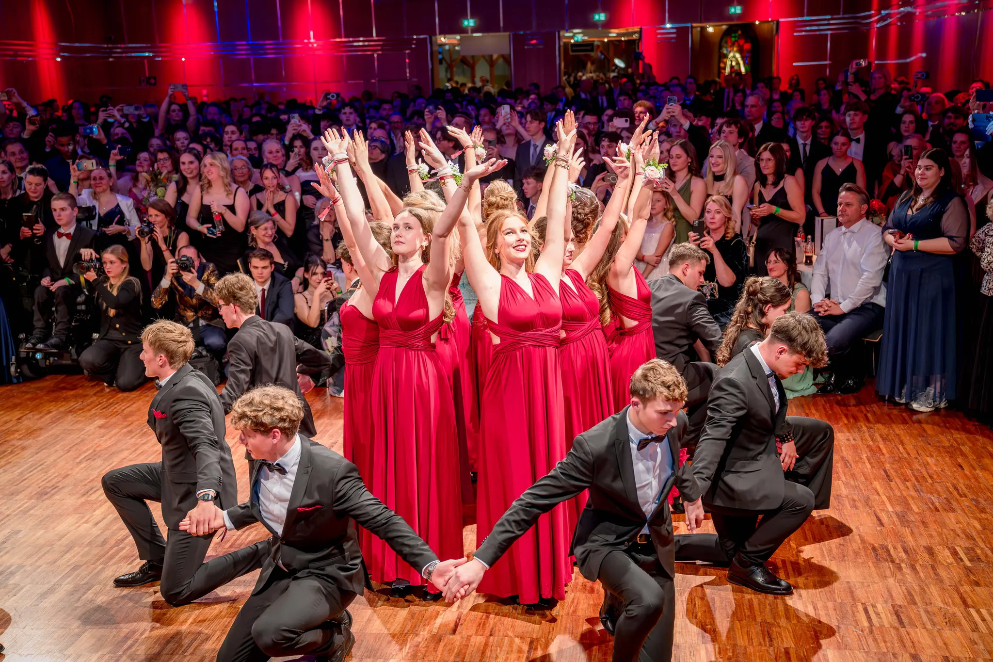 Glamouröse Ballnacht in Velden: Das Ingeborg-Bachmann-Gymnasium lud zum ...