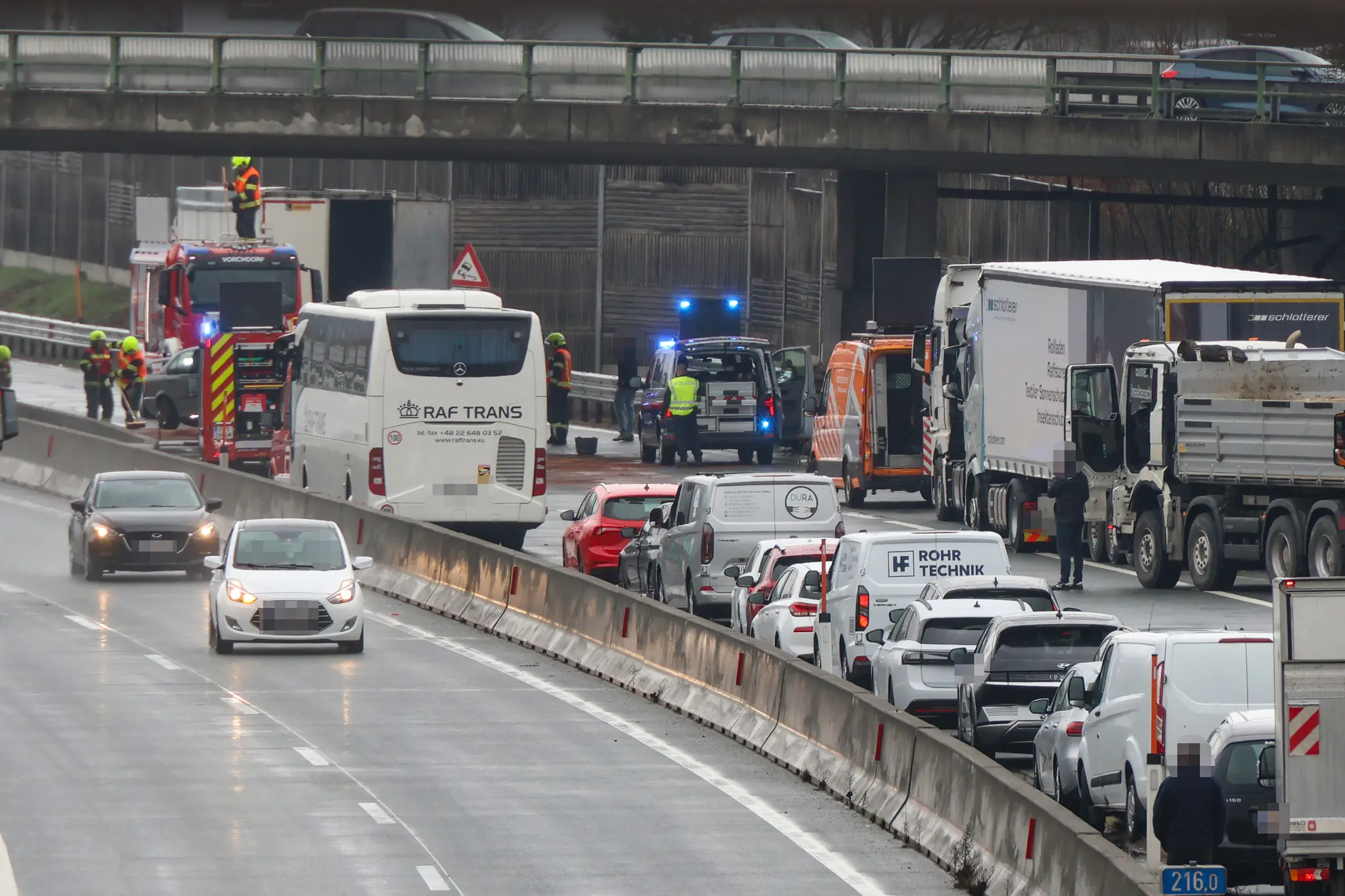 Fünf Kilometer langer Stau: A1 Westautobahn nach Unfall gesperrt ...