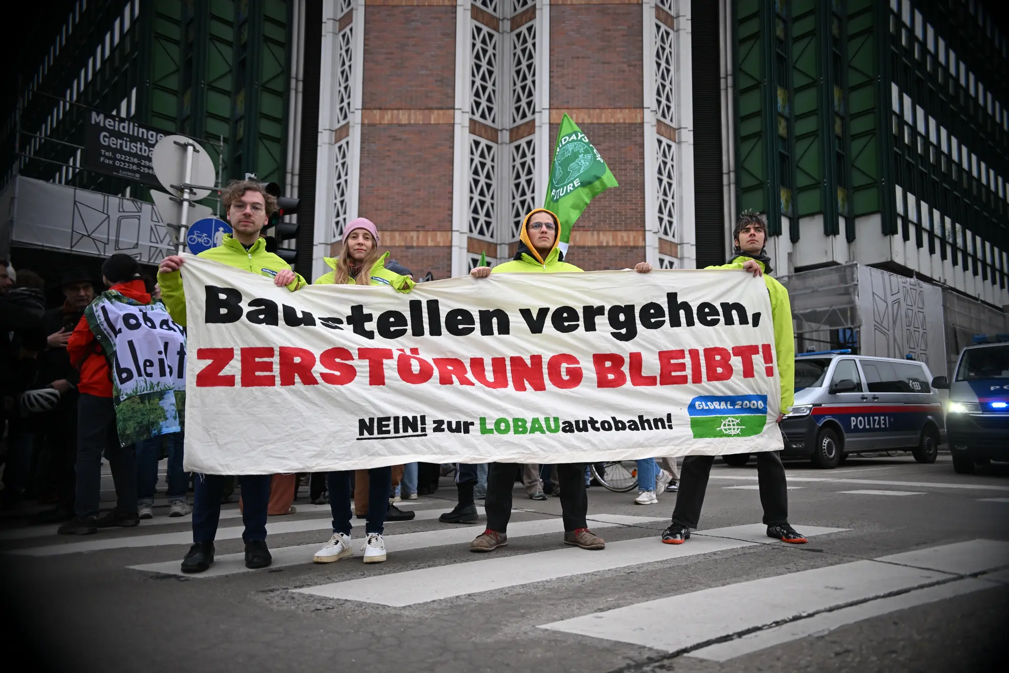 Freud und Leid: Spontaner Protest und Jubel zum Baubeginn der Lobau ...