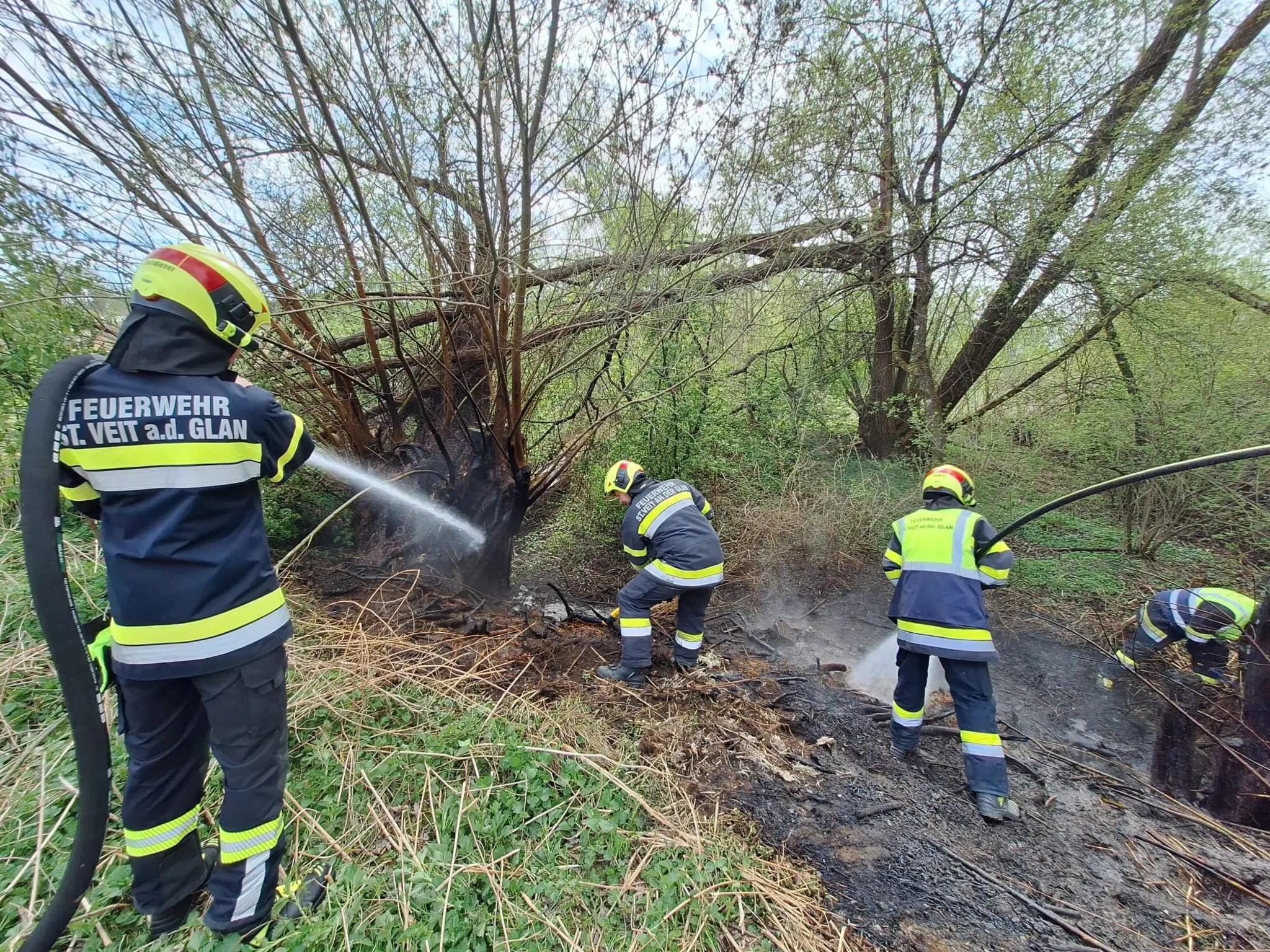 Beginnender Flurbrand in St. Veit: Autofahrer schlagen Alarm auf der ...