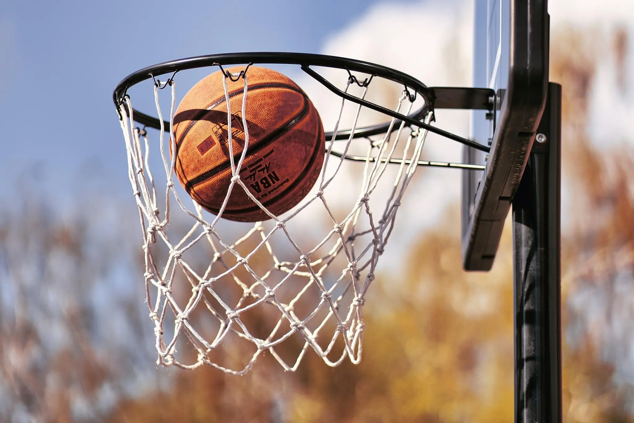 Basketball für Einsteiger: Ein Ball, zwei Körbe und ein Ziel - Punkte ...