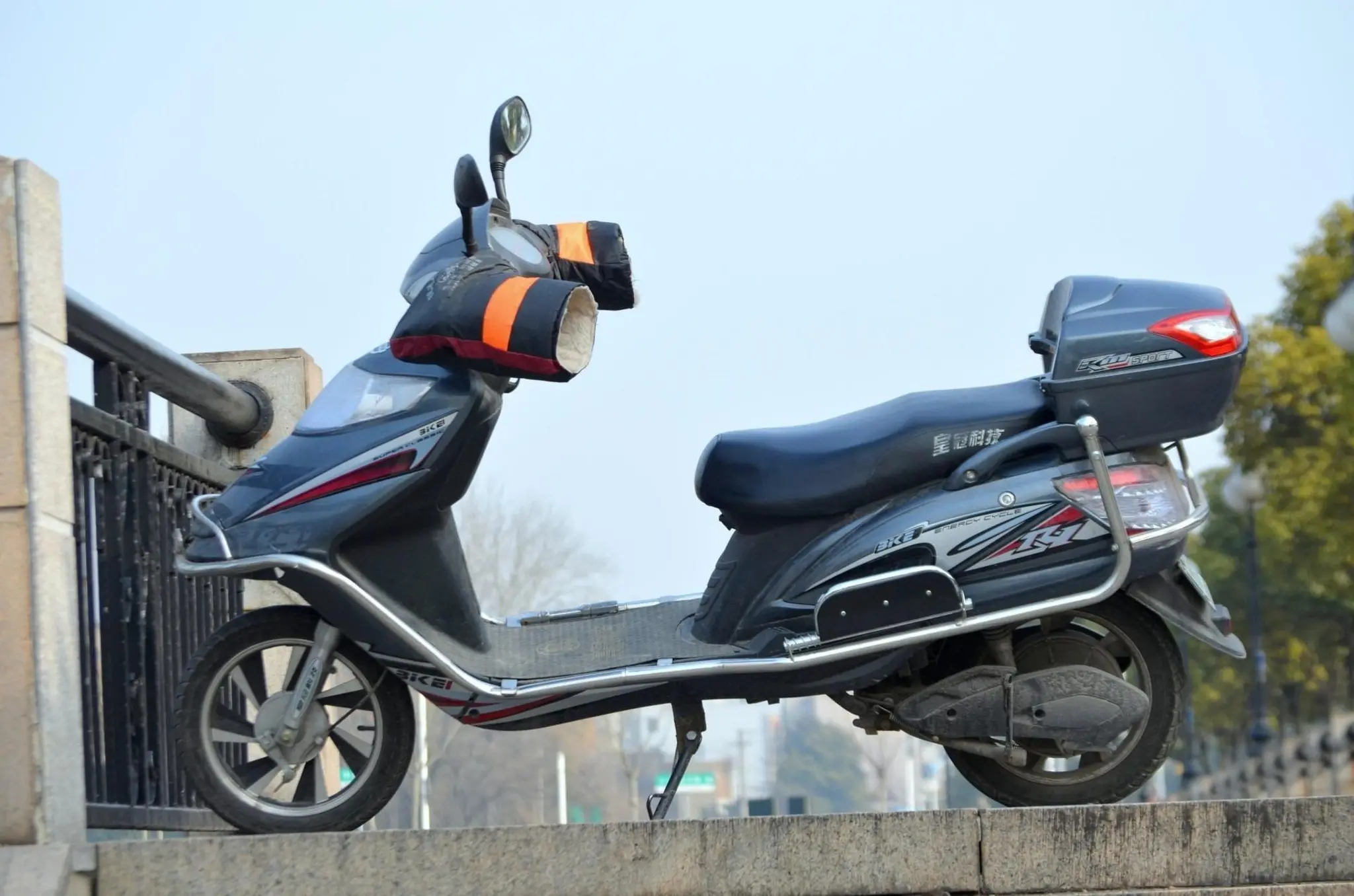 E-Motorrad: Tödlicher Unfall in Hall: 47-Jähriger stirbt nach Crash ...