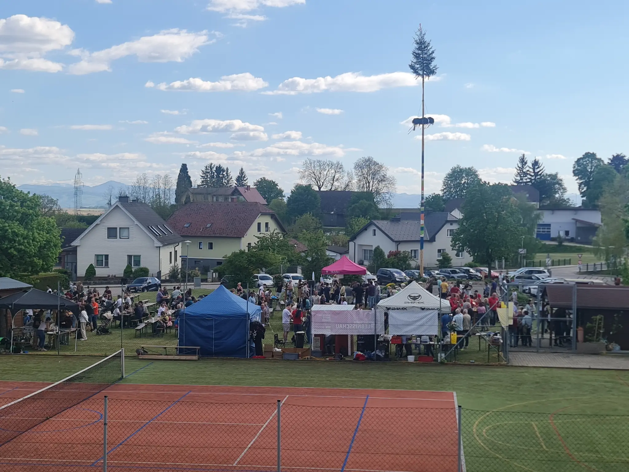 Maibaumfest Neidling: Maibaumfest mit starkem Zusammenhalt - St. Pölten