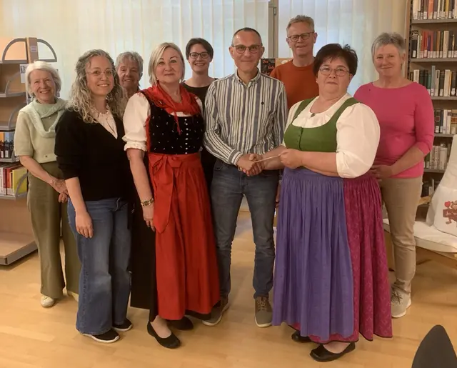 Weyer: Goldhauben unterstützen Hospiztätigkeit - Steyr & Steyr Land