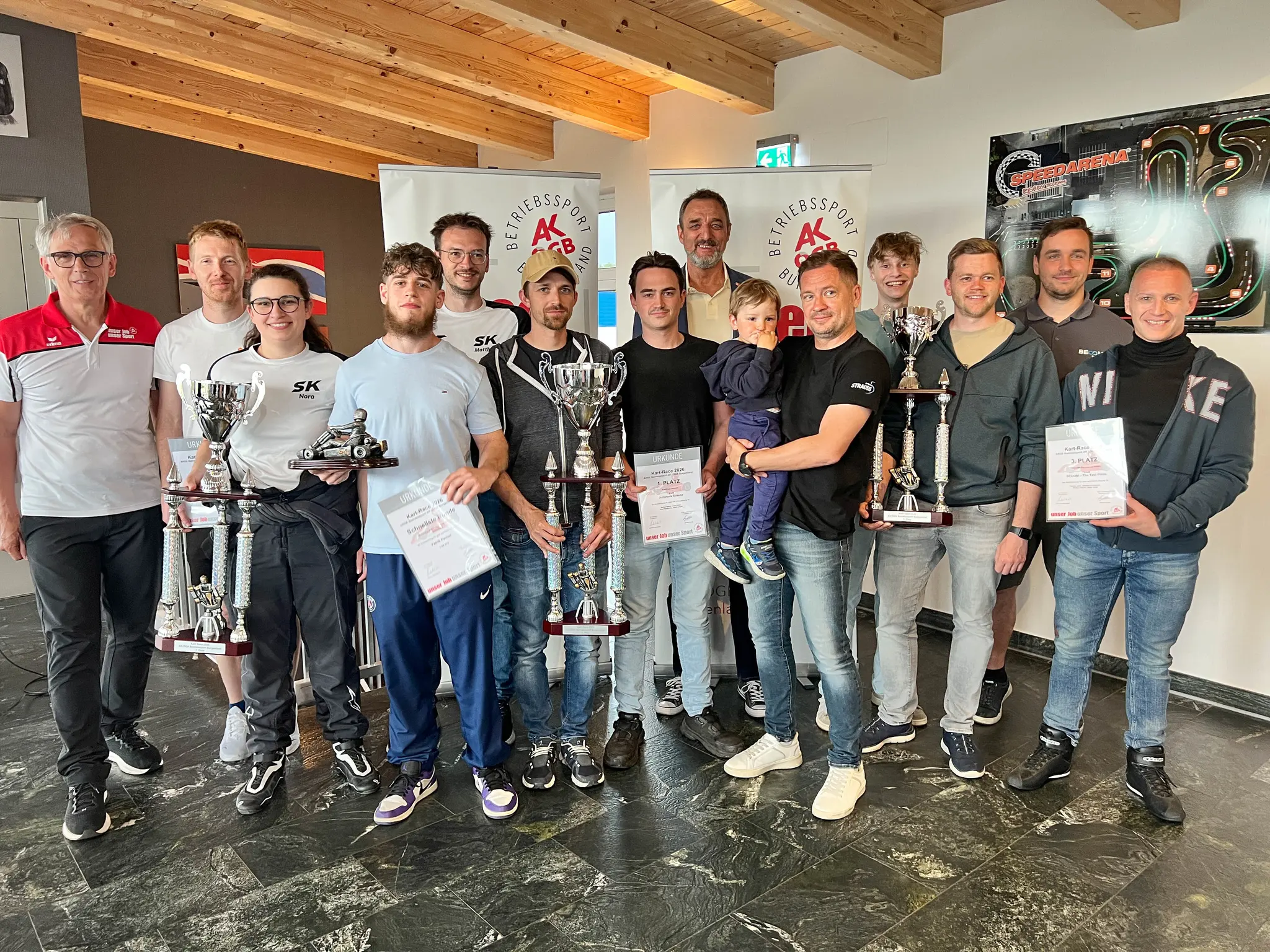 Vollgas für die Belegschaft: Autohaus Strauss siegt bei Kartevent in ...