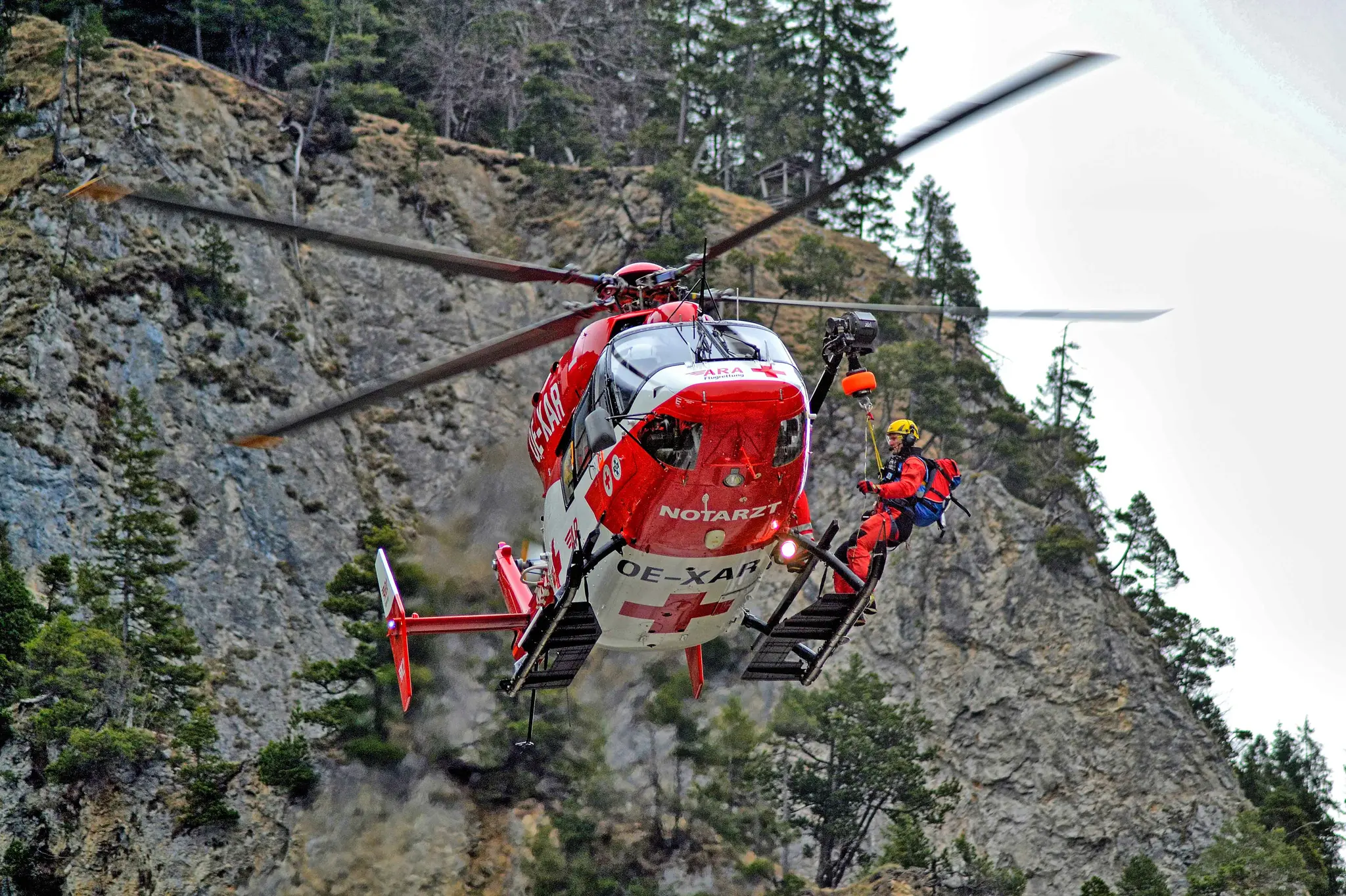 Rettung per Hubschrauber: Klettergruppe am Gimpel in Seil-Notlage - Reutte