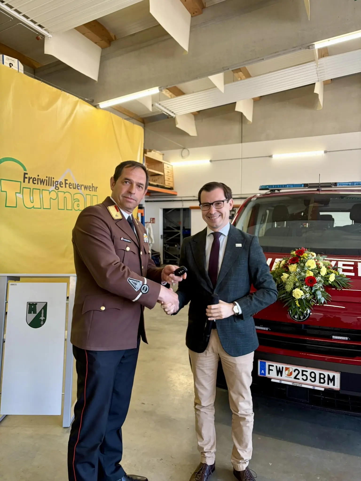 FF Turnau: Neues Mannschaftstransportfahrzeug für Turnauer Florianis ...