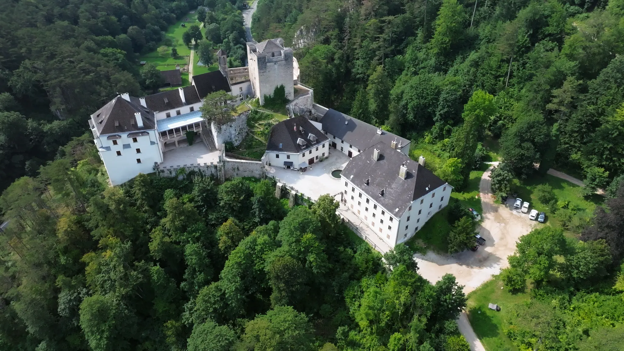 Vielfalt im Schloss: Von Dialekt bis Pop, der Juli wird im Schloss ...