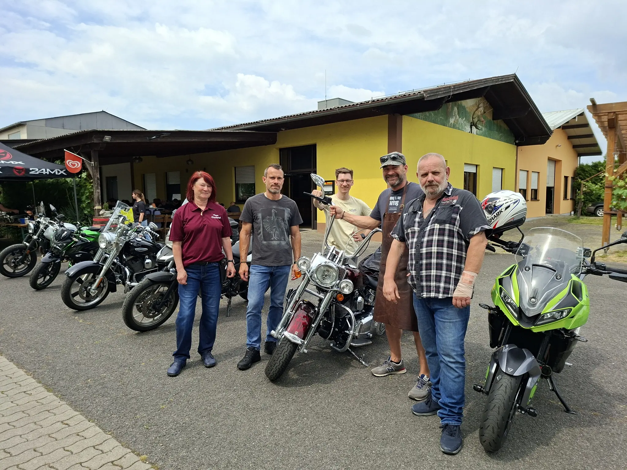 Einiges los bei der Heurigenschenke Duschanek: Biker Frühstück ...
