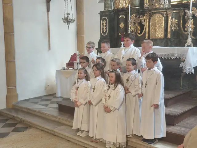 Klein St. Paul feiert: Erstkommunion - Kinder empfangen erstmals Leib ...