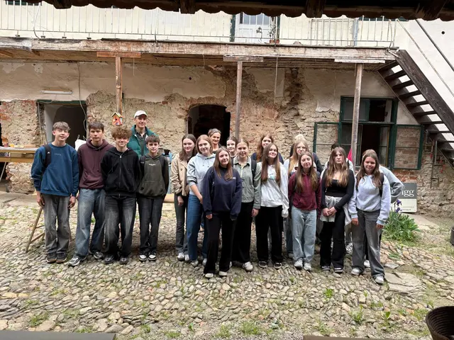 HLW Hartberg Projekt: Schüler der HLW Hartberg reisen in die ...