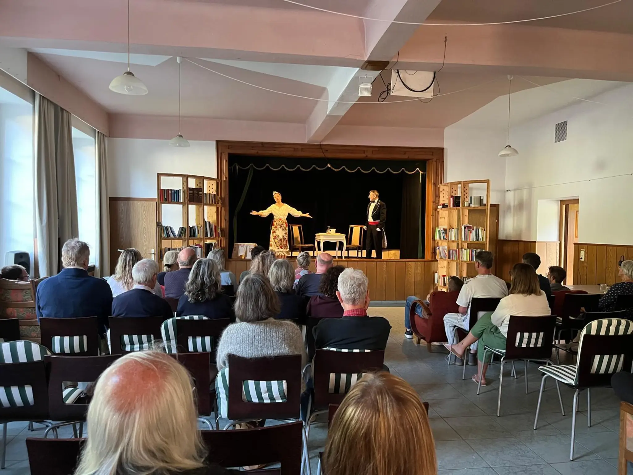 Theater in Gutenstein: Dorfschmiede Gutenstein begeistert mit Nestroy ...