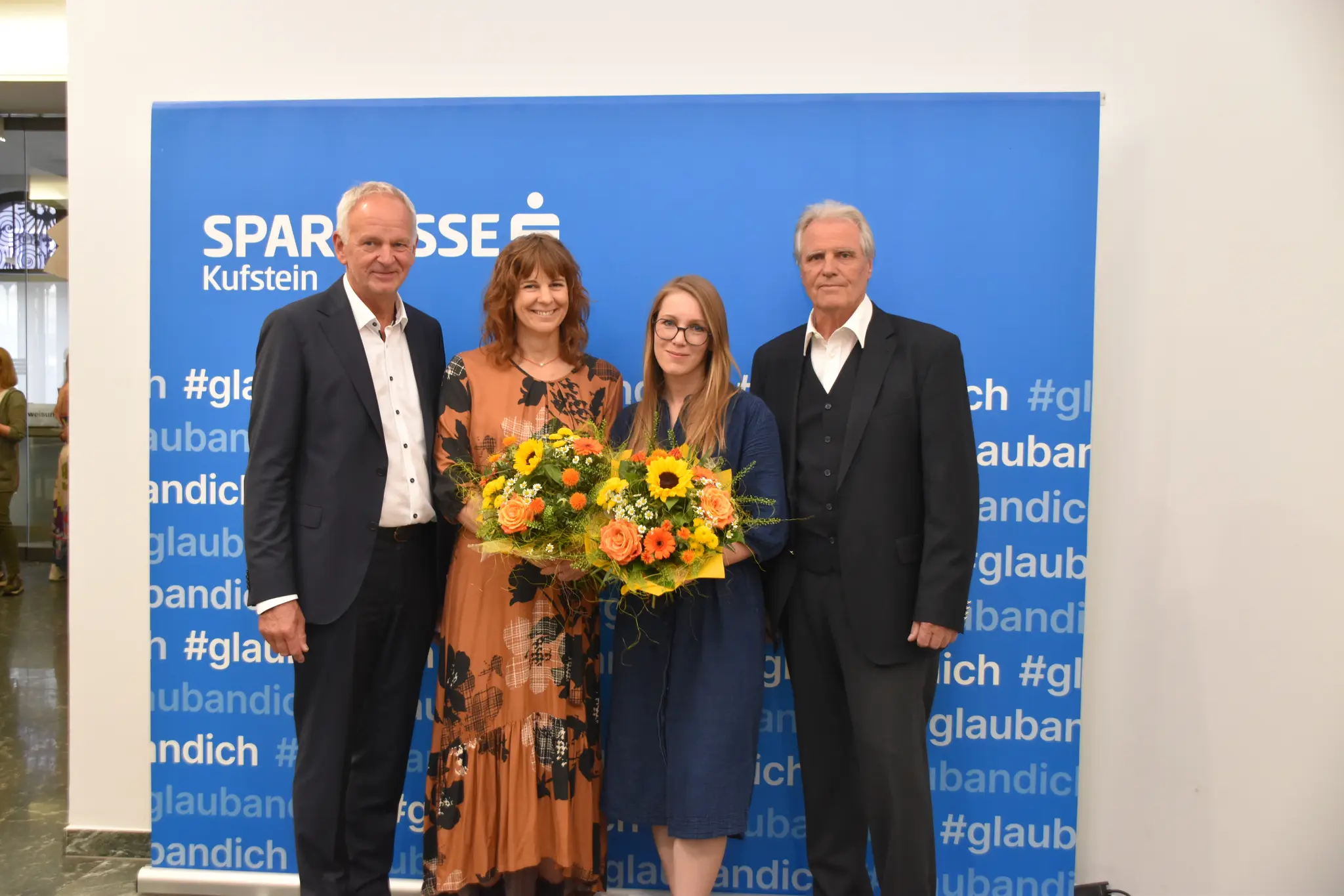 Eröffnung: Birgit Dopsch erzählt mit Ausstellung in Kufstein von Glas ...