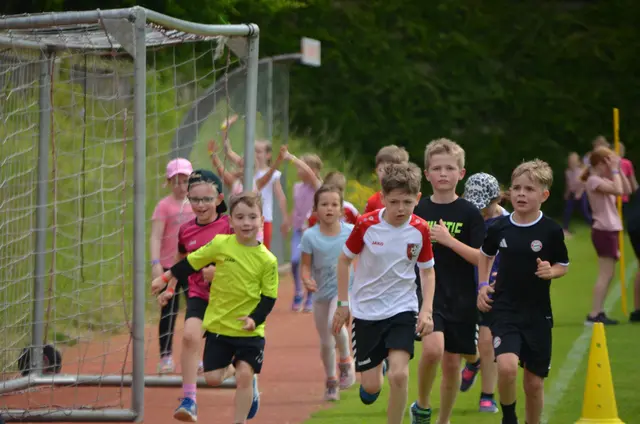 Spendenlauf: Ein bewegender Schultag in Saiga Hans - Braunau