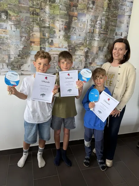 Schul-Tischtennis-Spektakel: Max Wimmer triumphiert bei Brunnenthaler ...