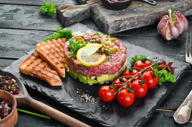 Konumentenschutz OÖ: Patties im Test – ein Produkt fällt wegen E.Coli ...