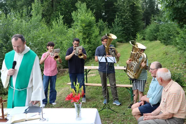 Pfarrer Marius Enåşel: Heilige Messe bei der Pitter-Marienkapelle in ...