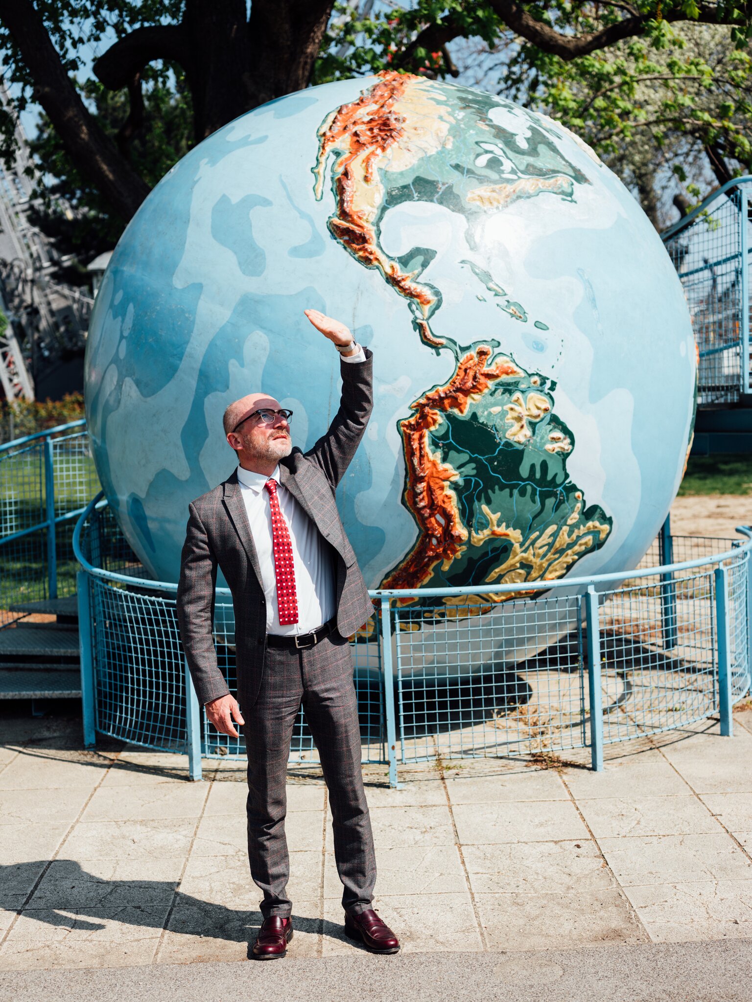 MEINHARD RAUCHENSTEINER // Tödlicher Philodendron, fliegende Fernseher ...
