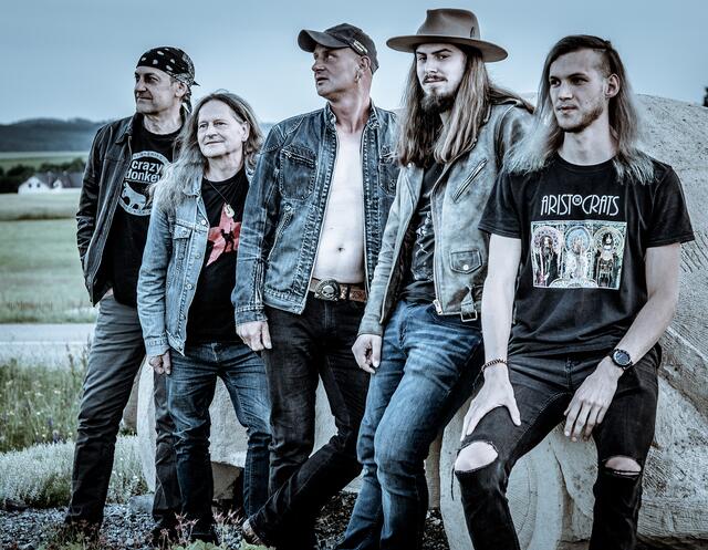 "Die Rockritter" spielen Hits von AC/DC bis Led Zeppelin