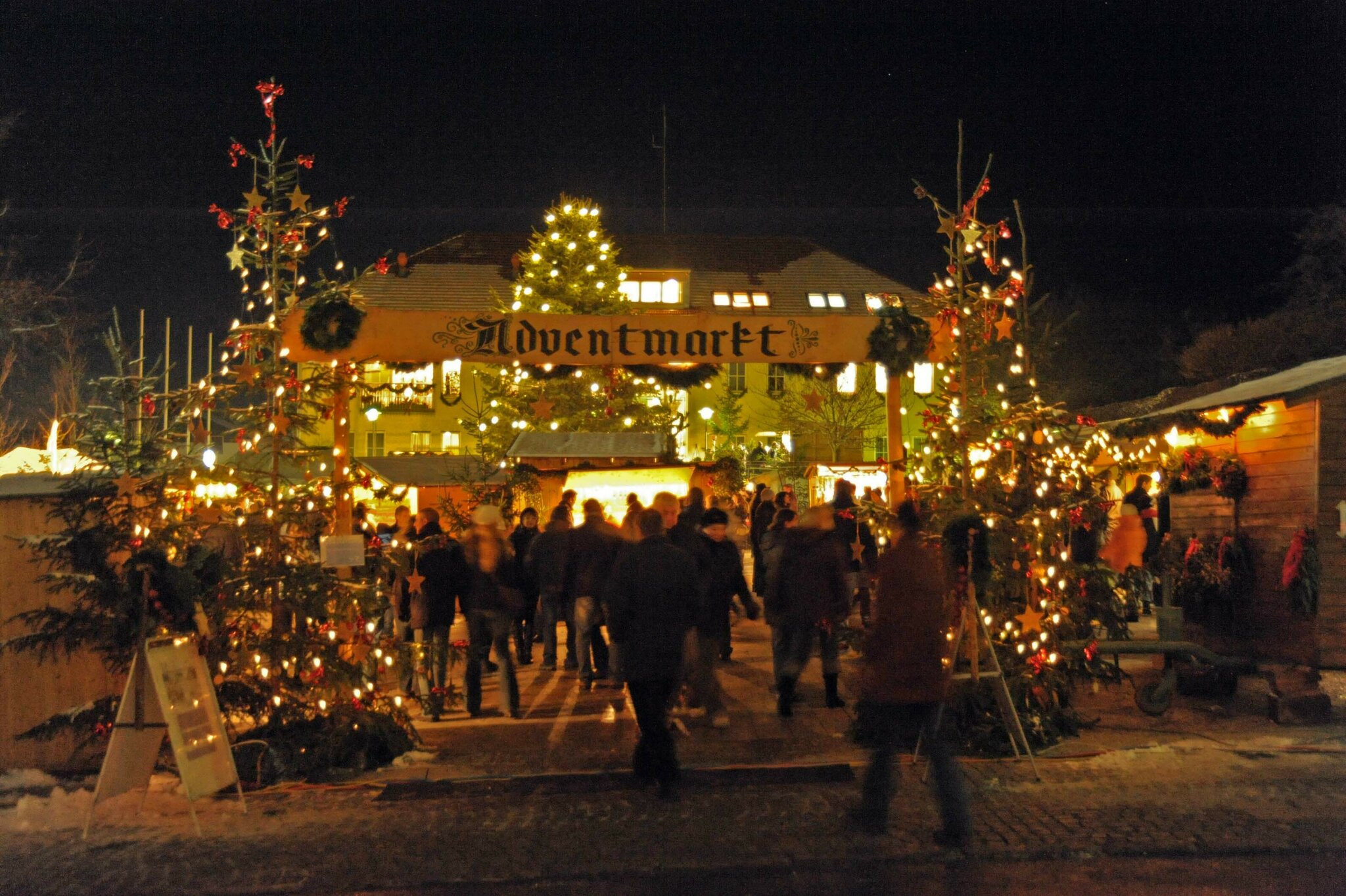 Alberndorfer Adventmarkt auf dem Ortsplatz