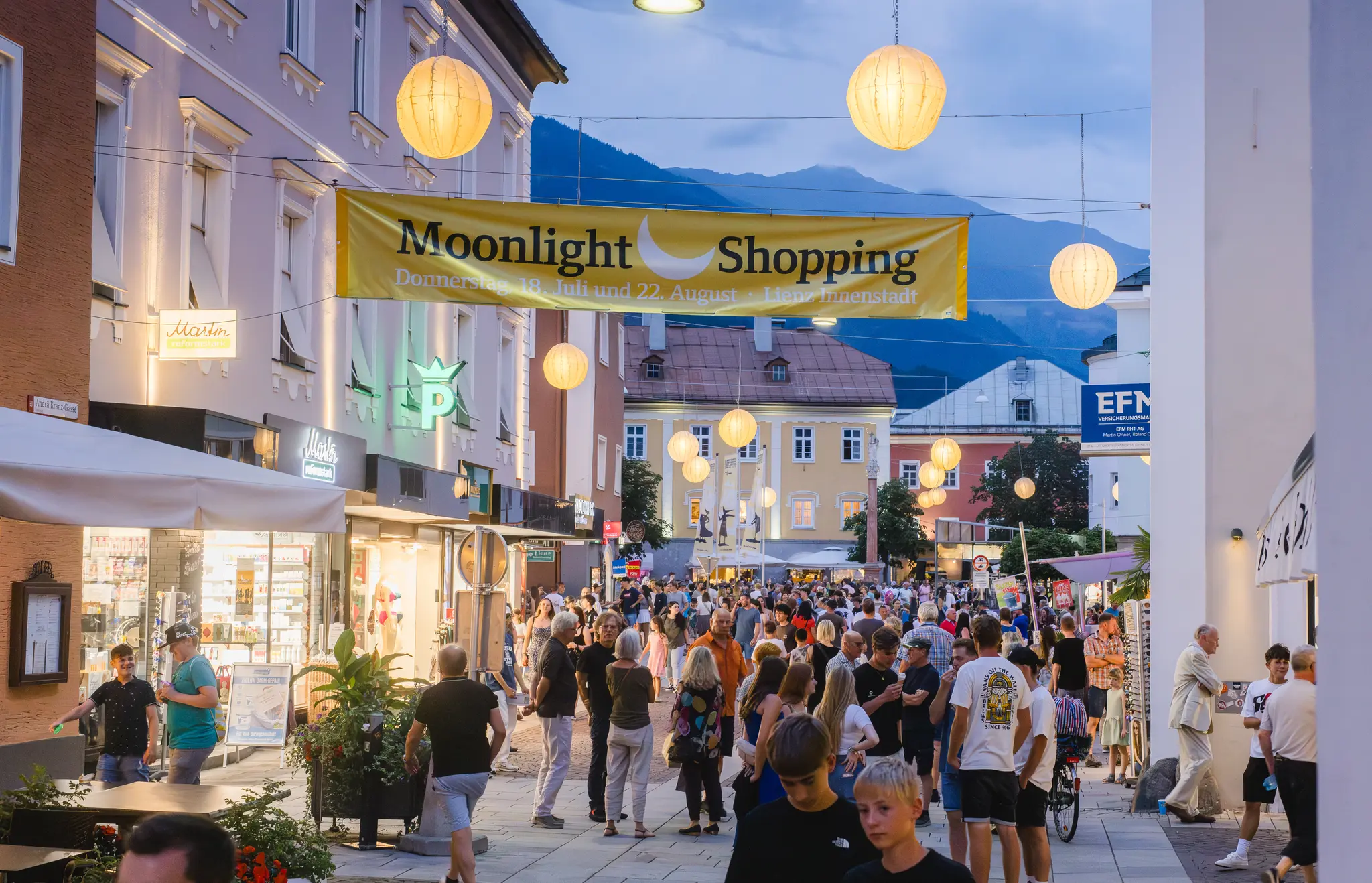 Moonlight Shopping 2025