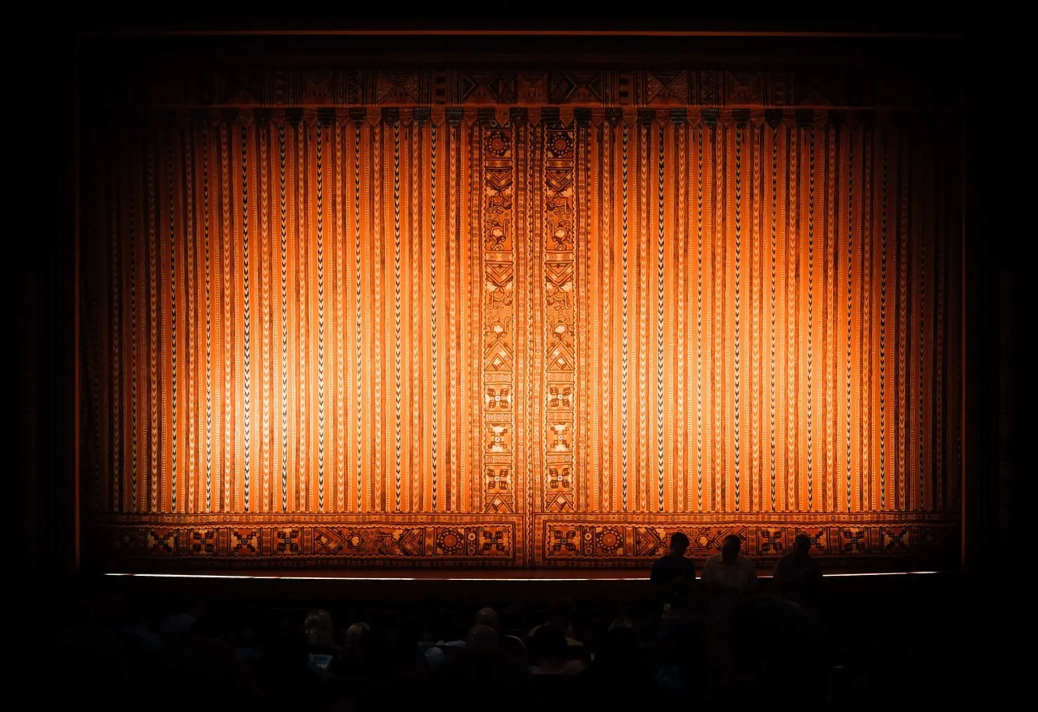 How to be Normal and the Oddness of the Other World - Premiere