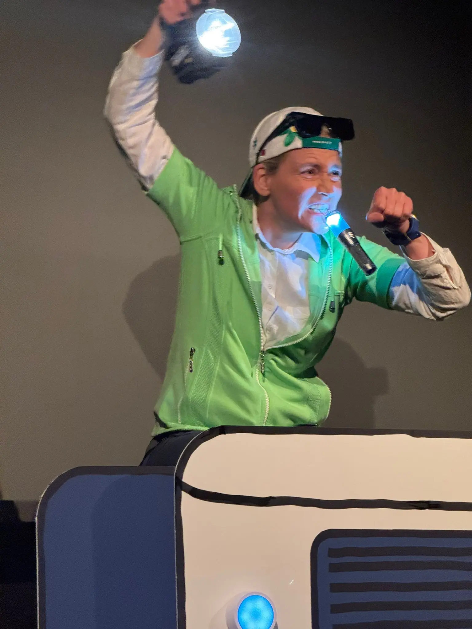Eine Pantomime Show von und mit McBEE „McFlux - Bus to Venice Carnival"
