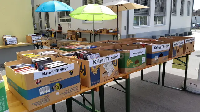 Bücherflohmarkt: Alte Bücher raus - neue Bücher rein