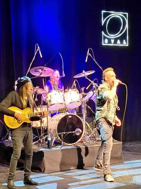 Harri Stojka acoustic drive + Lessis More