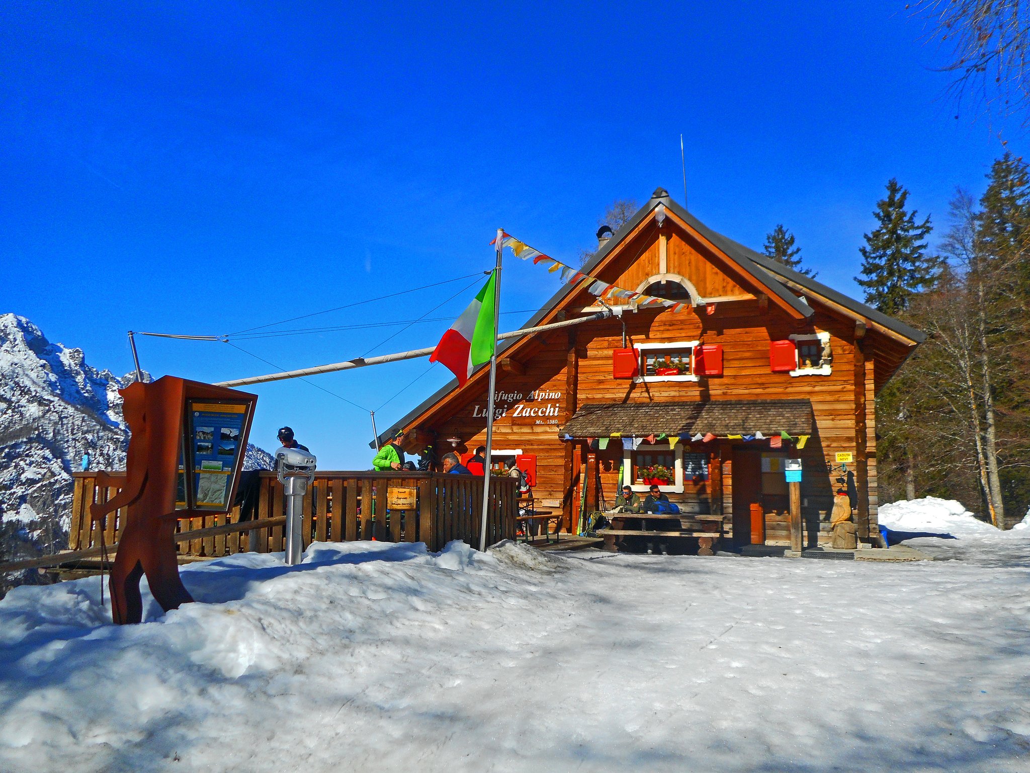Zacchi Hütte in den Julischen Alpen / Laghi di Fusine