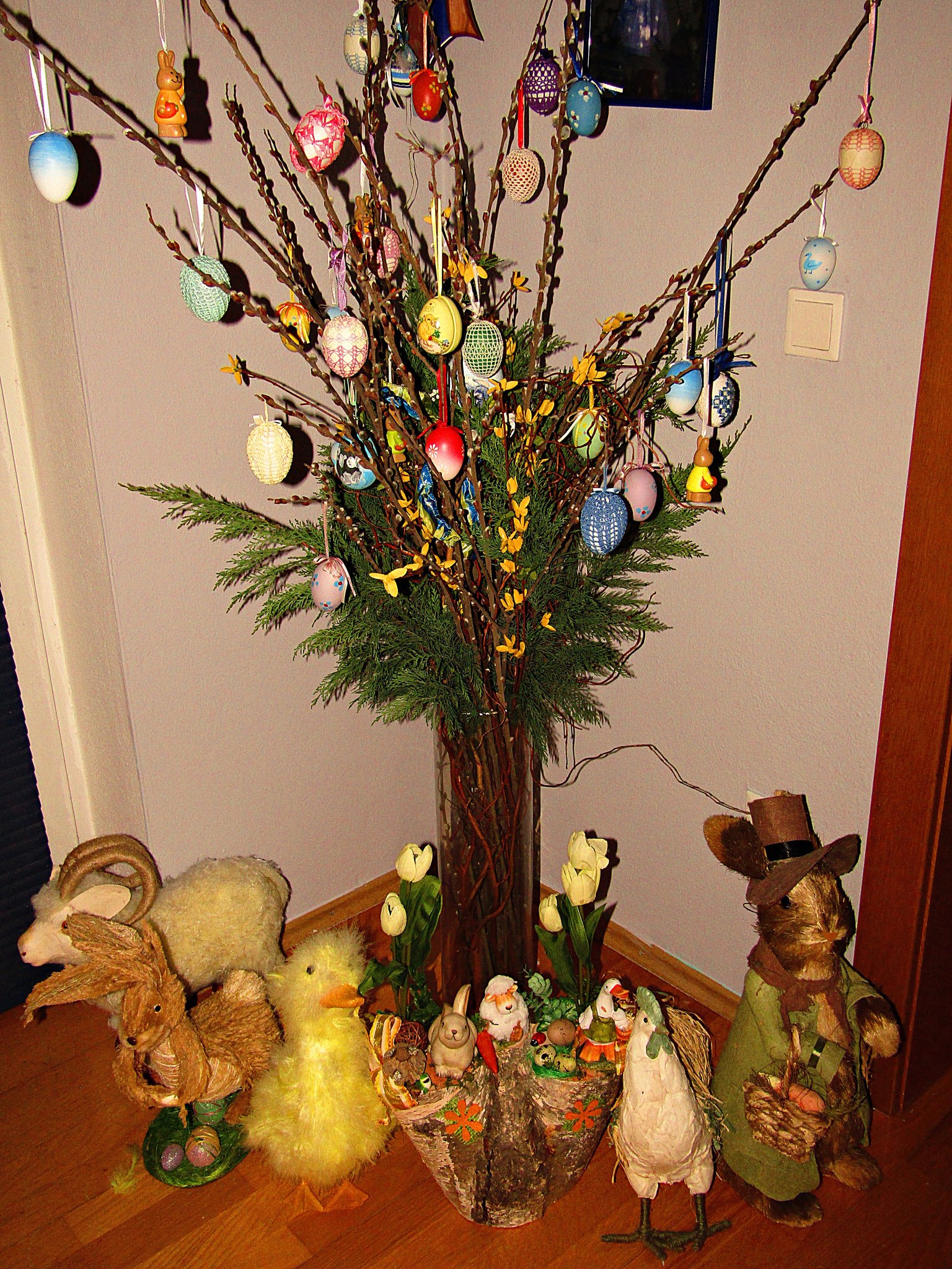 Wie zu Weihnachten der Christbaum , gehört zu Ostern der Osterstrauch