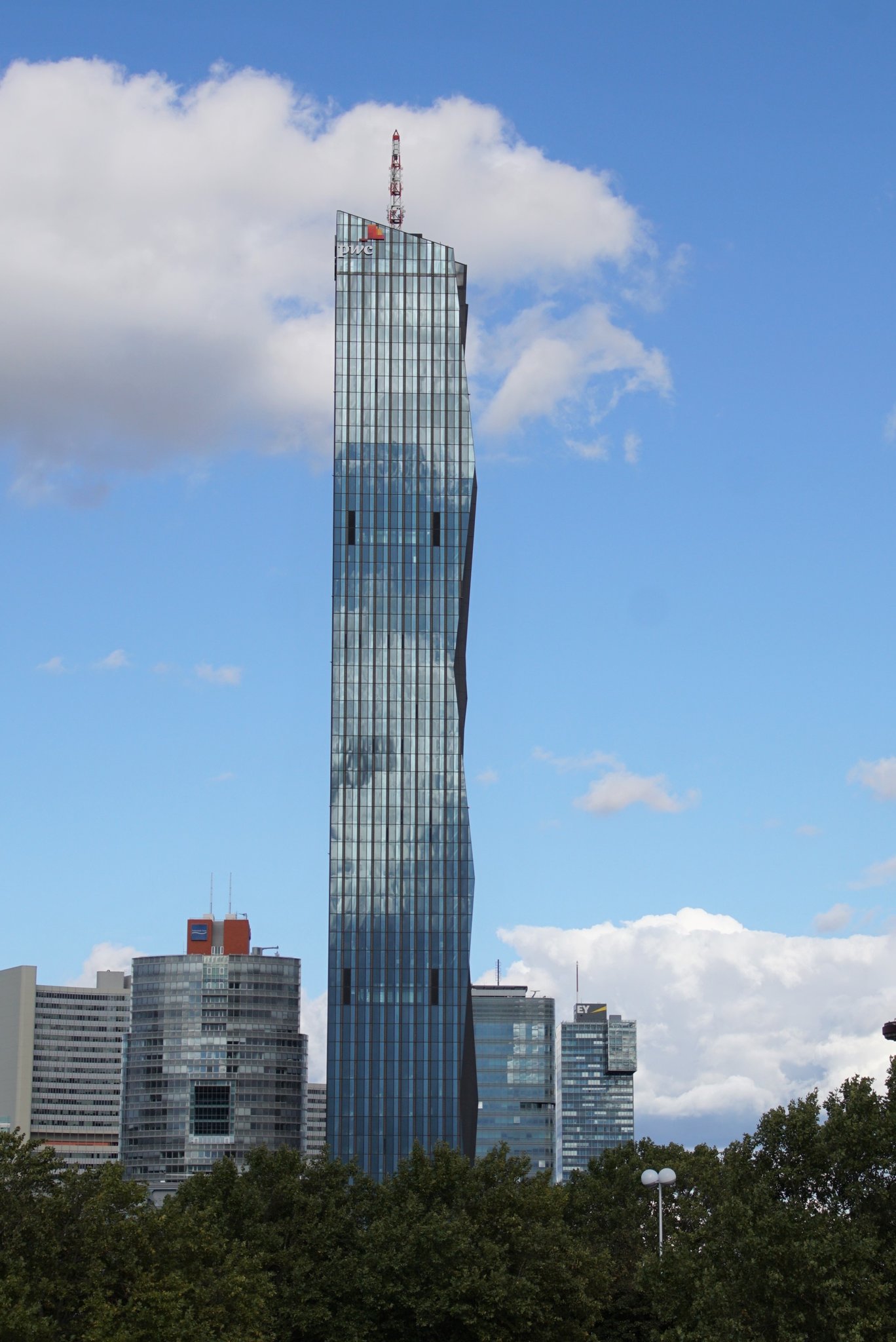 DC Tower in den Wolken