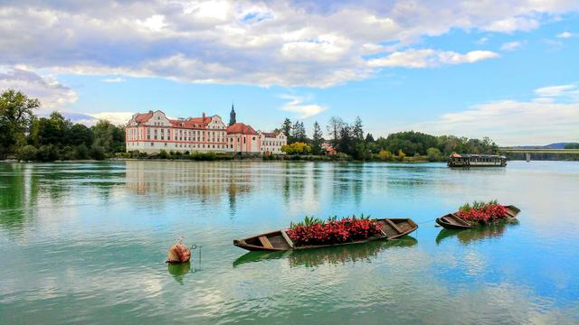 Stift Neuhaus am Inn