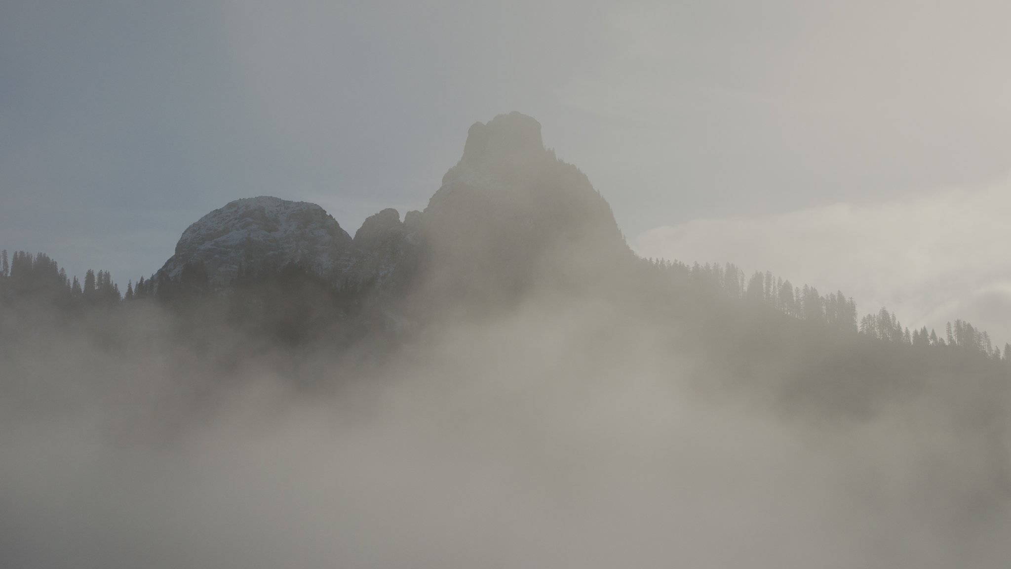Berg im Nebel