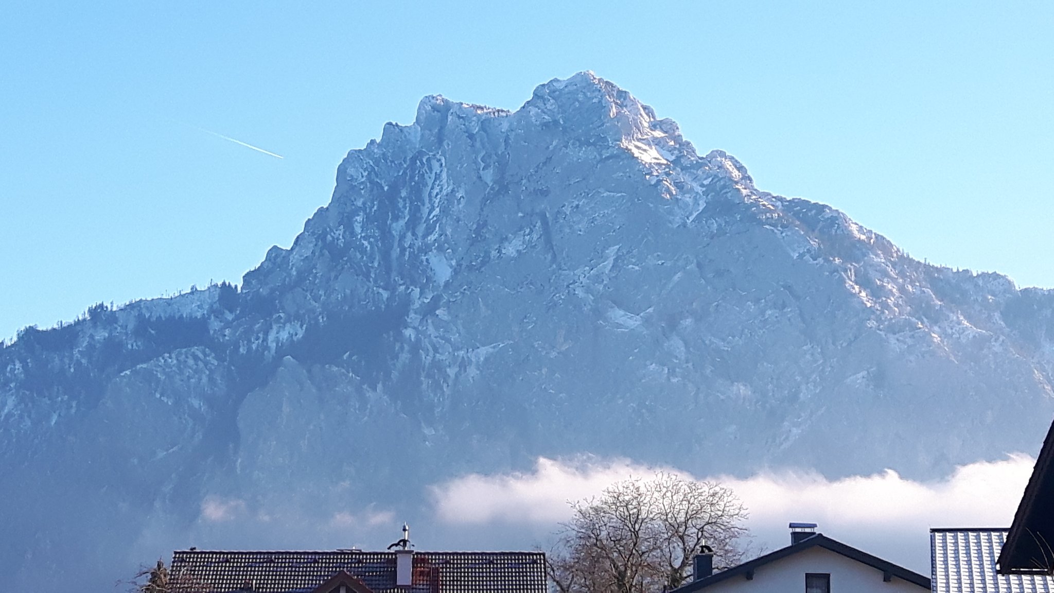 Der Traunstein hat schon etwas Schnee!