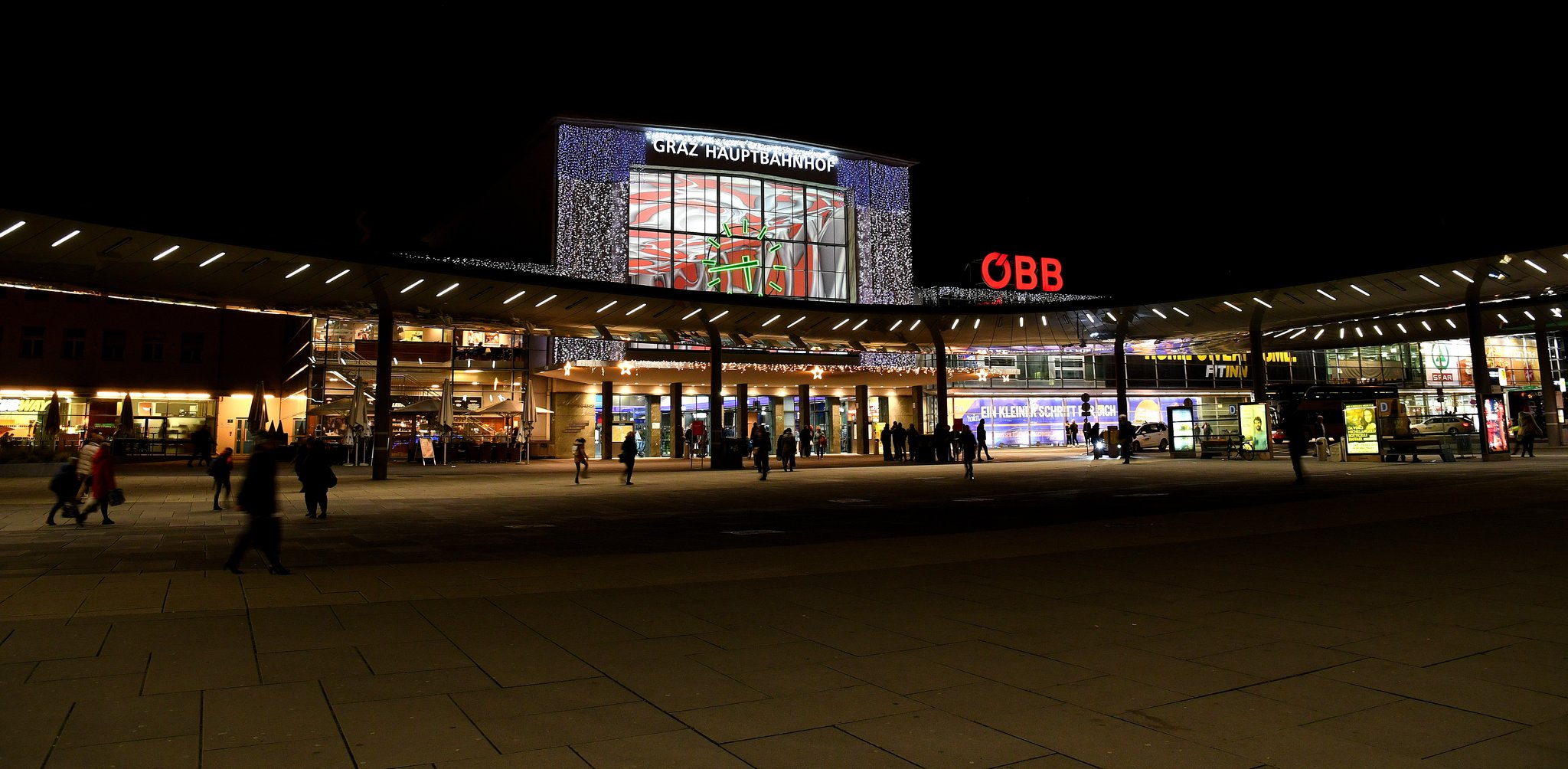 Der Grazer Hauptbahnhof im Advent