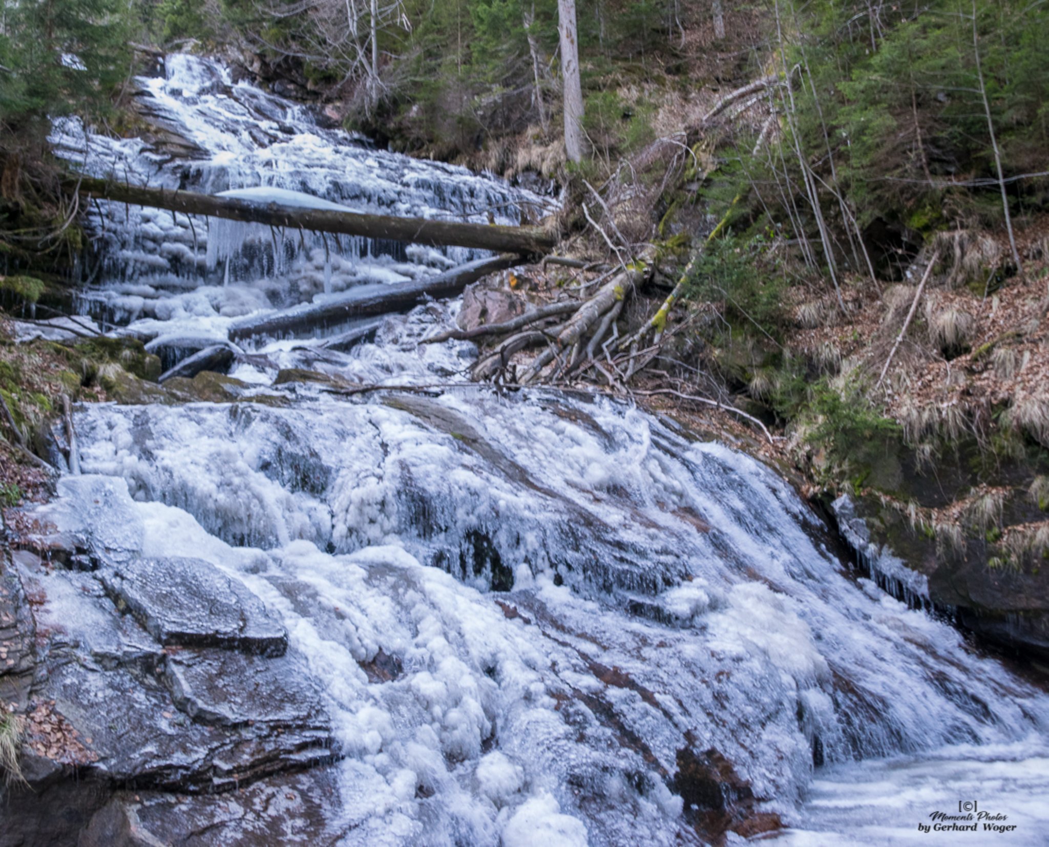 Eisiges Naturjuwel - Der Wasserfall der Weißen Sulm in der ...